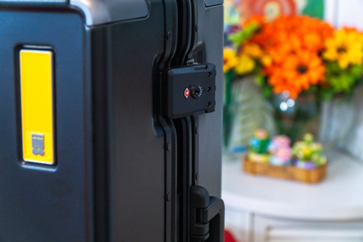 Level 8 Hegent Suitcase Review: The Best Travel Suitcase?